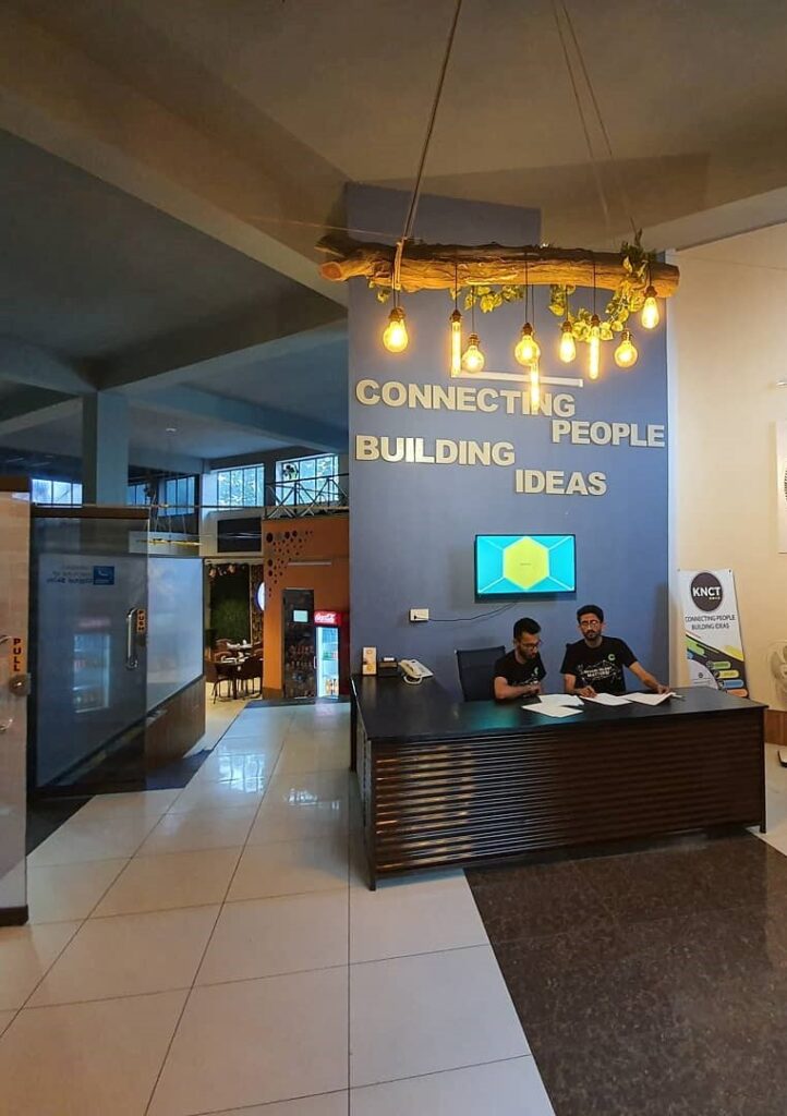 About Us – KNCT.PK